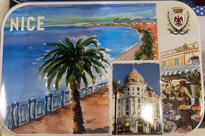 Boite métallique vide souvenir de Nice et la chaise bleue – Maison Canel